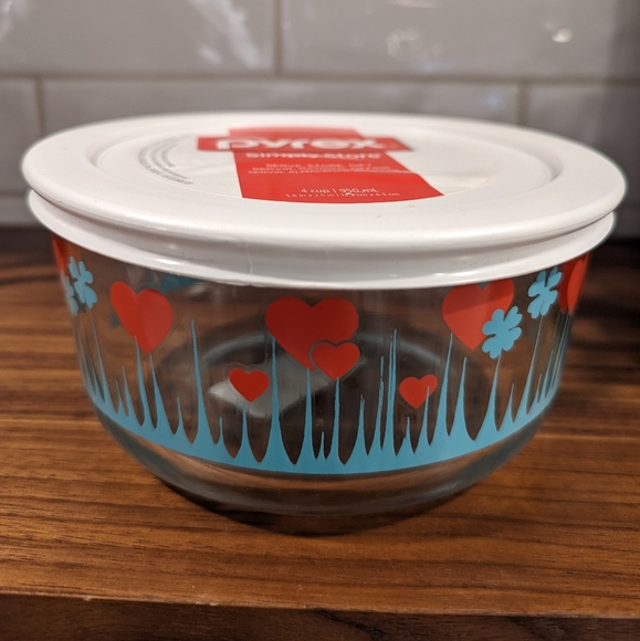 Pyrex | Kitchen | Pyrex 4 Cup Lucky In Love | Poshmark